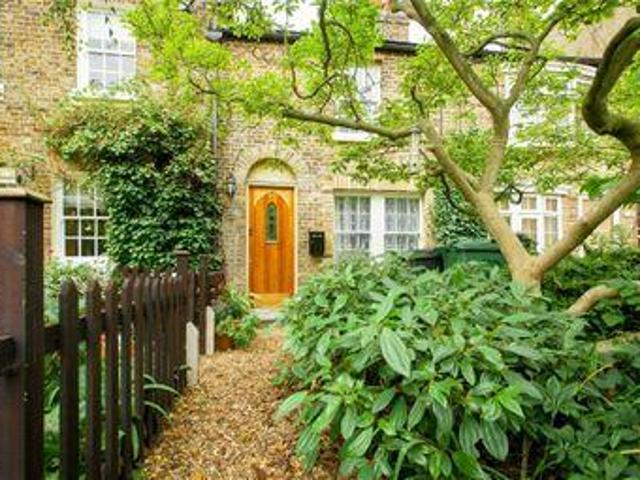2 Bedrooms Cottage for sale in Forest Rise, Walthamstow, London E17