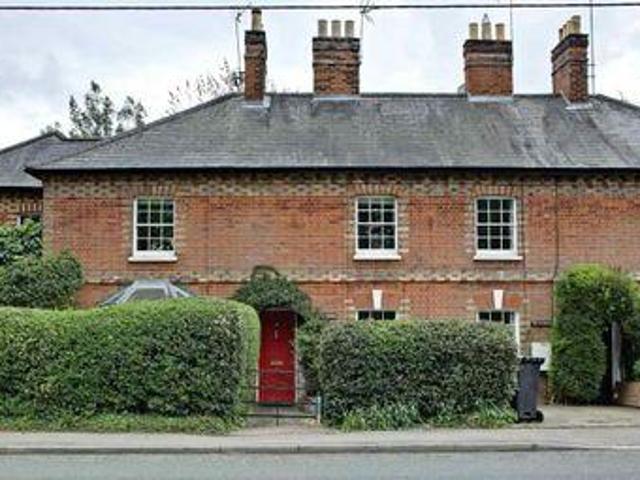 2 Bedrooms Cottage for sale in London Road, Hook RG27