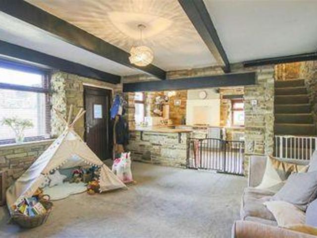 2 Bedrooms Cottage for sale in Sarah Street, Bury, Lancashire BL0