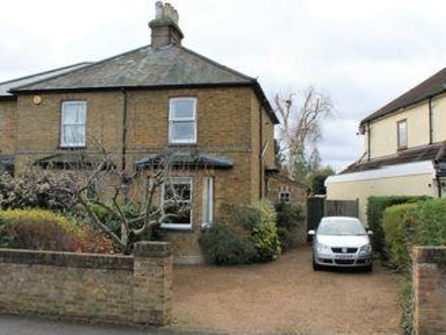 2 Bedrooms Cottage for sale in Queens Road, Hersham, Walton On Thames KT12