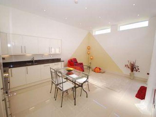 2 Bedrooms Detached bungalow for rent in Ambleside, Bromley, Kent BR1