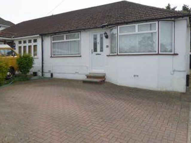 2 Bedrooms Detached bungalow for rent in Driftwood Avenue, Chiswell Green, St.Albans AL2