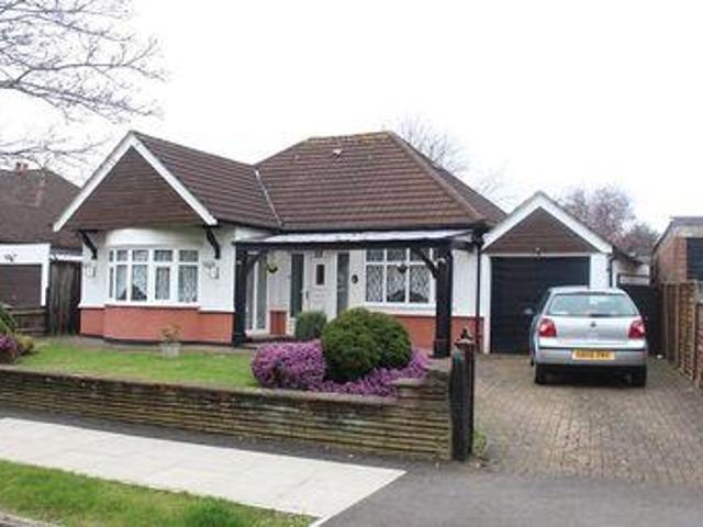 2 Bedrooms Detached bungalow for rent in Grasmere Gardens, Harrow HA3