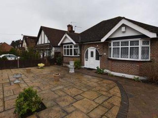 2 Bedrooms Detached bungalow for rent in St. Albans Road, Garston, Watford WD25