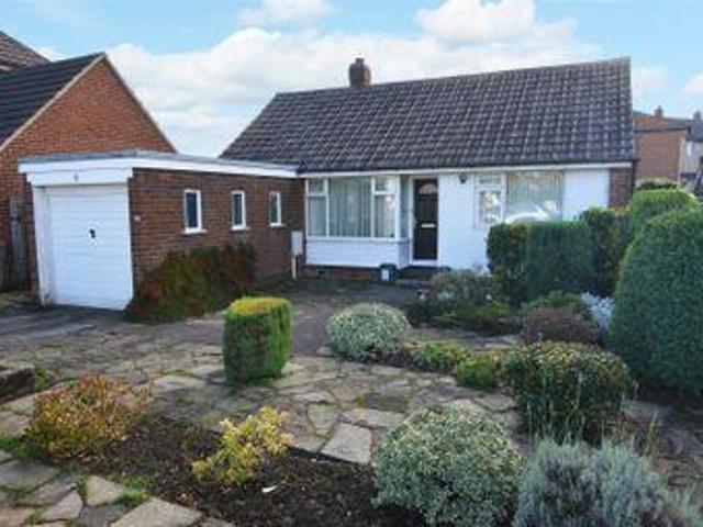 2 Bedrooms Detached bungalow for rent in Tinshill Lane, Cookridge, Leeds LS16