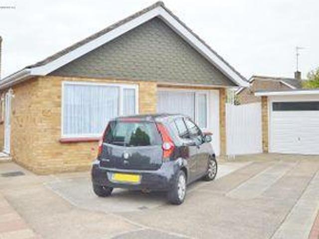 2 Bedrooms Detached bungalow for sale in Maple Close, Clacton On Sea CO15