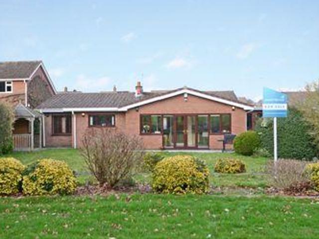 2 Bedrooms Detached bungalow for sale in Naples Drive, Westlands, Newcastle ST5