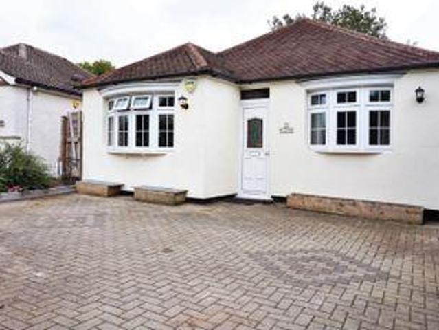 2 Bedrooms Detached bungalow for sale in Abbots Rise, Kings Langley WD4