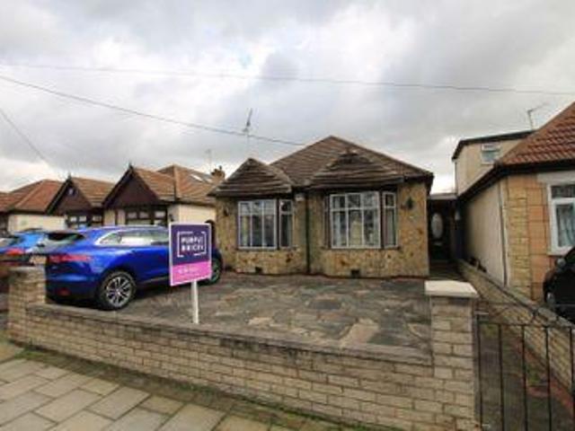 2 Bedrooms Detached bungalow for sale in Betterton Road, Rainham RM13