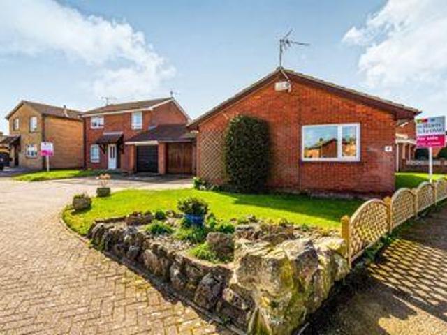 2 Bedrooms Detached bungalow for sale in Bigby Way, Bramley, Rotherham S66