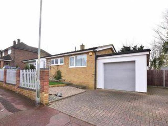 2 Bedrooms Detached bungalow for sale in Chalky Bank, Gravesend, Kent DA11