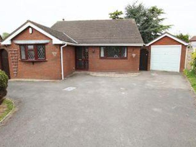 2 Bedrooms Detached bungalow for sale in Elwyn Close, Stretton, Burton On Trent DE13