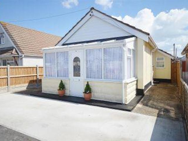 2 Bedrooms Detached bungalow for sale in Flowers Way, Jaywick, Clacton On Sea CO15