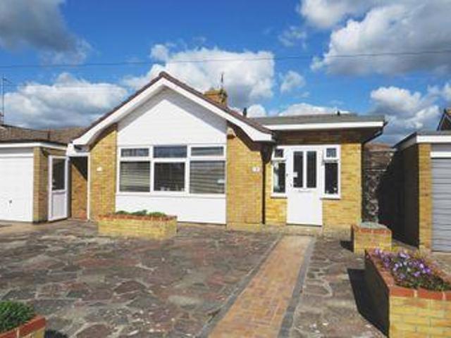 2 Bedrooms Detached bungalow for sale in Forest View, Hailsham BN27