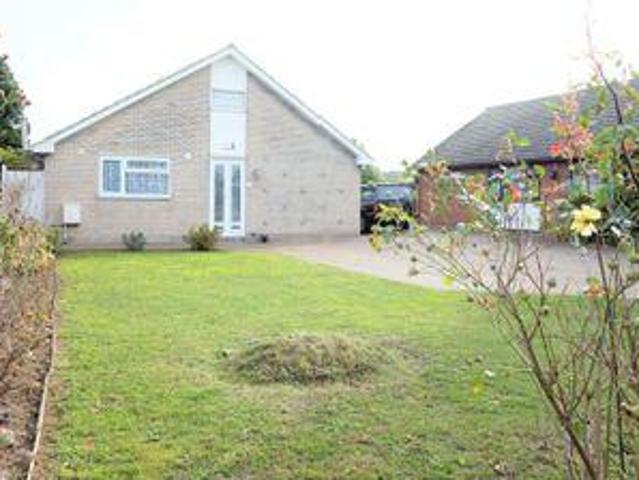 2 Bedrooms Detached bungalow for sale in Gazelle Glade, Gravesend DA12