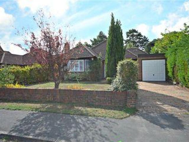 2 Bedrooms Detached bungalow for sale in Greenways, Sandhurst, Berkshire GU47