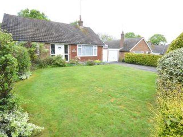 2 Bedrooms Detached bungalow for sale in Hackwood, Robertsbridge, East Sussex TN32