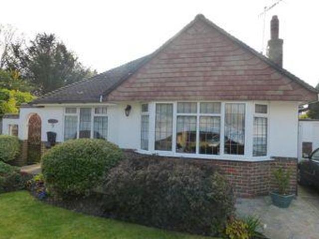 2 Bedrooms Detached bungalow for sale in Hall Close, Worthing, West Sussex BN14