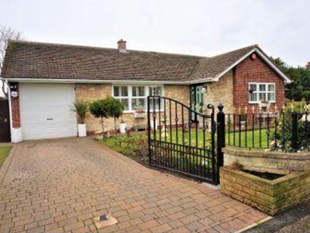 2 Bedrooms Detached bungalow for sale in Intake Lane, Barnsley S75