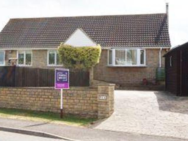 2 Bedrooms Detached bungalow for sale in Kings Road, Stoke Sub Hamdon TA14