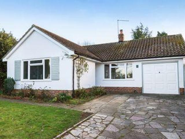 2 Bedrooms Detached bungalow for sale in Rough Way, Horsham RH12