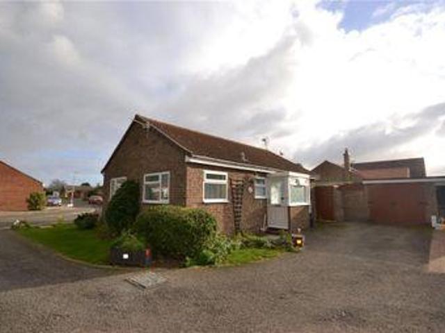 2 Bedrooms Detached bungalow for sale in Stonham Avenue, Clacton On Sea CO16