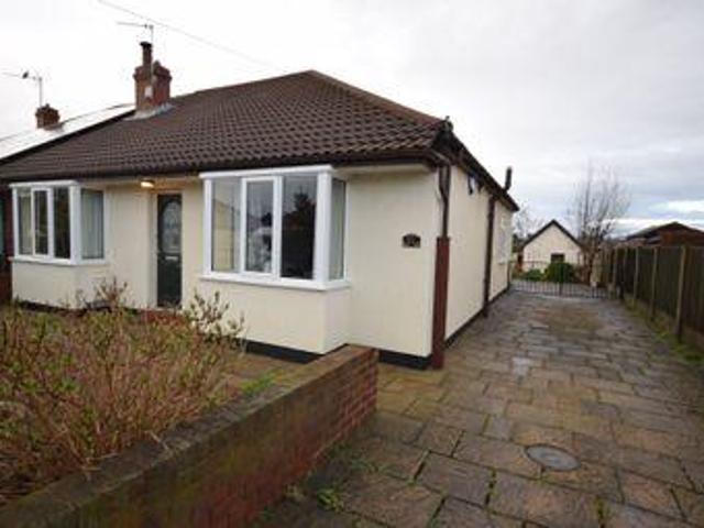 2 Bedrooms Detached bungalow for sale in Sunnyside, Edenthorpe, Doncaster DN3
