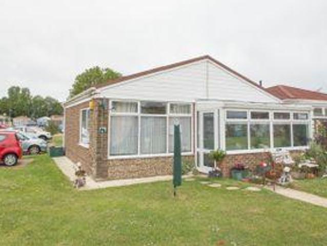 2 Bedrooms Detached bungalow for sale in Shannon Way, Eastbourne BN23