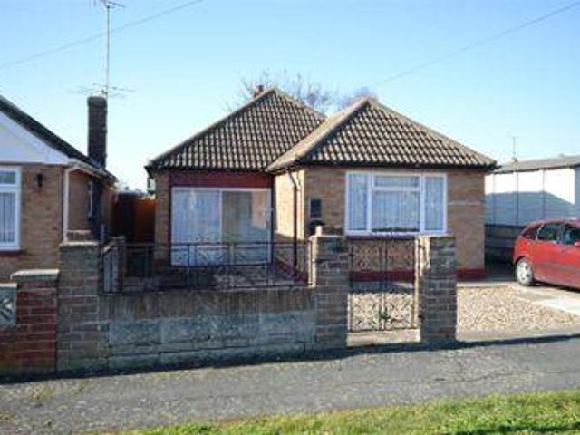 2 Bedrooms Detached bungalow for sale in Tudor Green, Jaywick, Clacton On Sea CO15