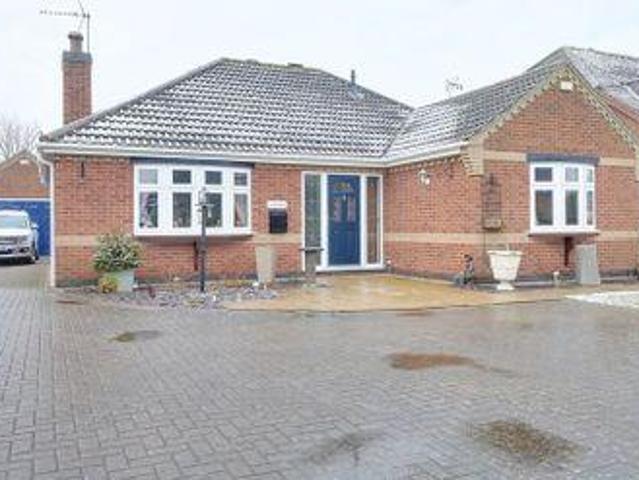 2 Bedrooms Detached bungalow for sale in Thorne Road, Sandtoft, Doncaster DN8