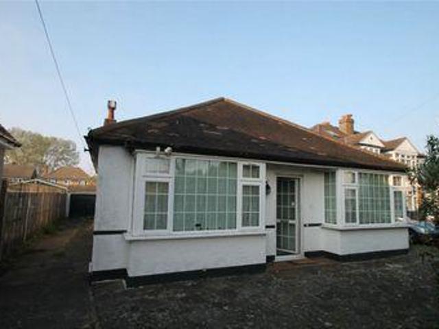 2 Bedrooms Detached bungalow for sale in Woodmere Avenue, Shirley, Croydon, Surrey CR0