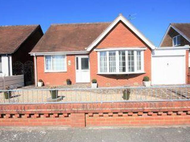 2 Bedrooms Detached bungalow for sale in 104 Church Road, Thornton Cleveleys FY5