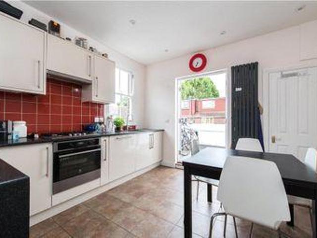 2 Bedrooms Detached house for rent in Ambergate Street, London SE17