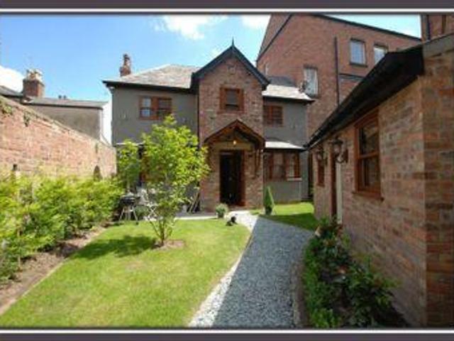 2 Bedrooms Detached house for rent in Lord Street, Southport PR9