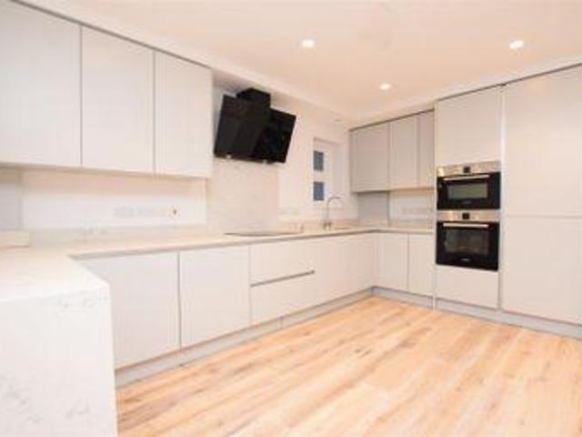 2 Bedrooms Detached house for rent in Warfield Road, Hampton TW12