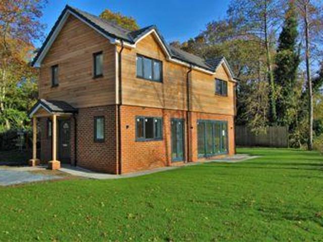 2 Bedrooms Detached house for sale in Old Cove Road, Fleet GU51