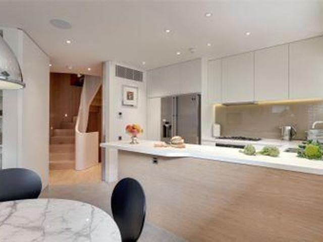 2 Bedrooms Detached house for sale in Hanway Street, London W1T