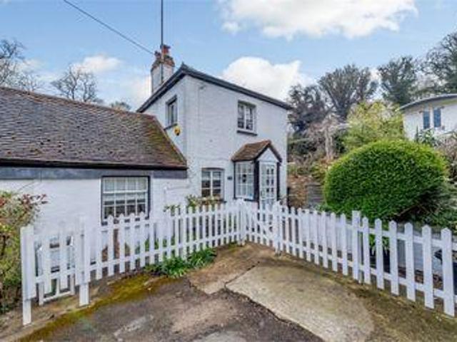 2 Bedrooms Detached house for sale in Holcombe Hill, London NW7