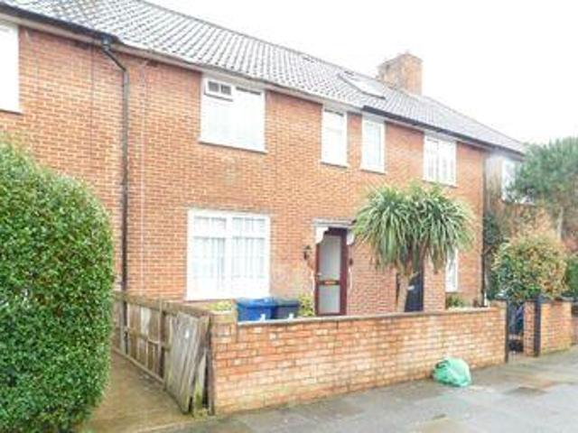 2 Bedrooms Detached house for sale in Homefarm Road, Hanwell, London W7