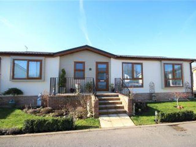 2 Bedrooms Detached house for sale in Lechlade Court, Faringdon Road, Lechlade, Gloucestershire GL7