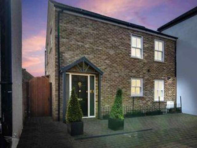 2 Bedrooms Detached house for sale in Queens Road, Watford WD17