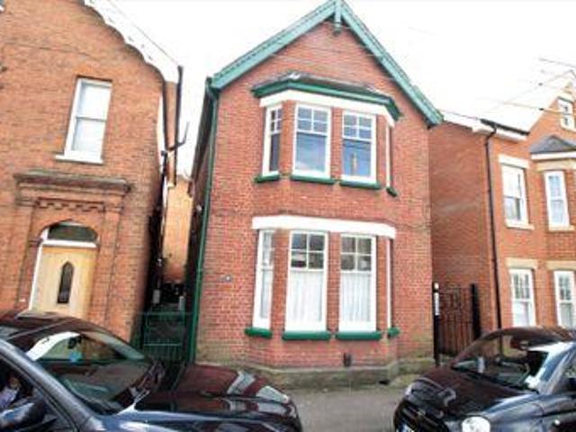 2 Bedrooms Detached house for sale in Springfield Road, Crawley RH11