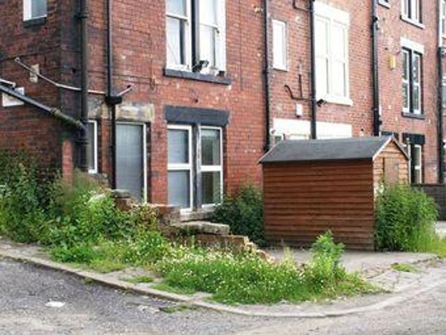 2 Bedrooms End terrace house for rent in Meanwood Road, Meanwood, Leeds LS7