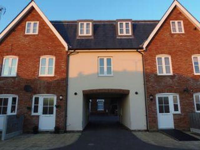 2 Bedrooms End terrace house for rent in Bergholt Road, Colchester CO4