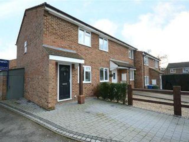 2 Bedrooms End terrace house for sale in Mulberry Close, Heath Park, Sandhurst GU47