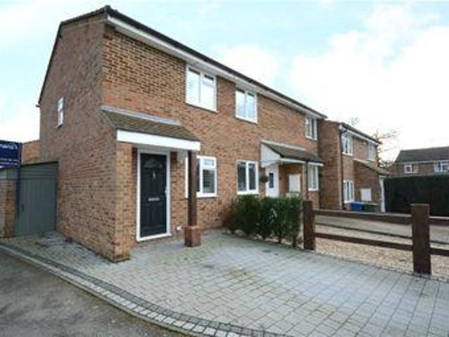 2 Bedrooms End terrace house for sale in Mulberry Close, Heath Park, Sandhurst GU47