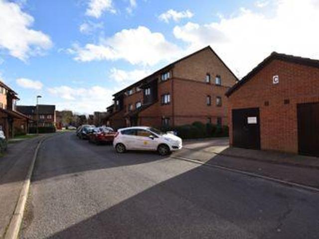2 Bedrooms Finca for rent in Pavillion Way, London HA8
