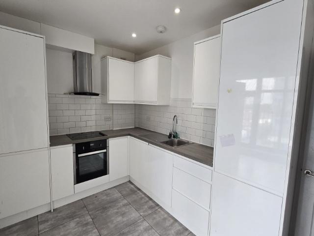 2 Bedrooms Flat Croydon £1,700 pcm