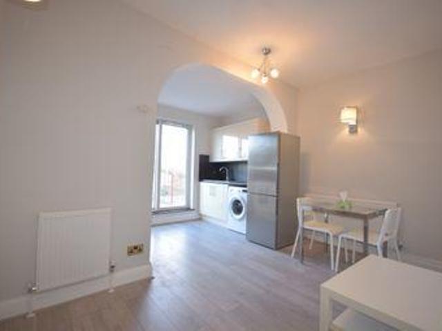 2 Bedrooms Flat for rent in 105 Junction Road, London N19