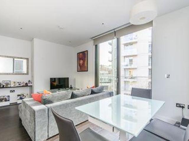 2 Bedrooms Flat for rent in 10 Plaza Gardens, London SW15